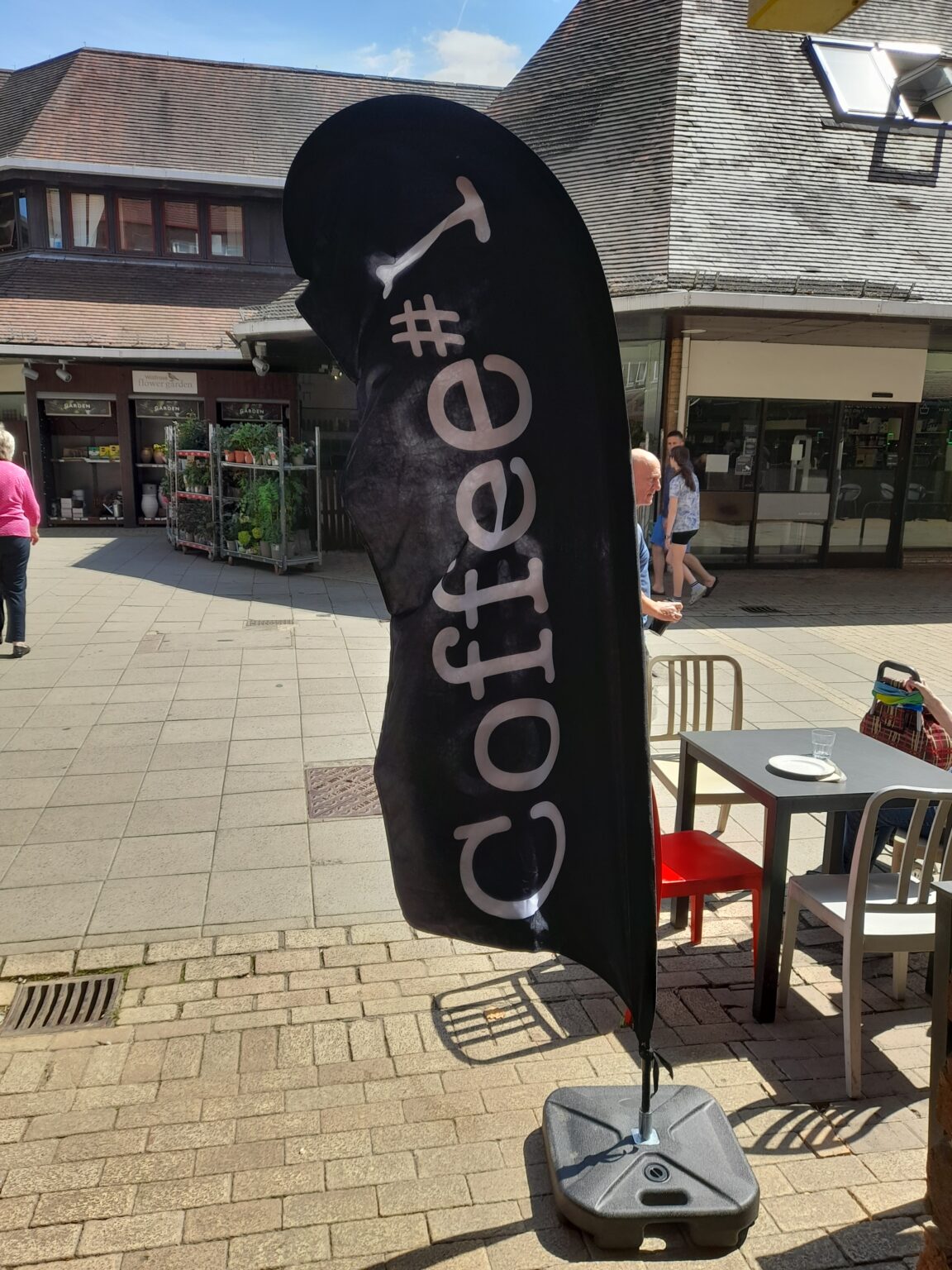 Coffee shop customer returns scarf. - Time for Kindness